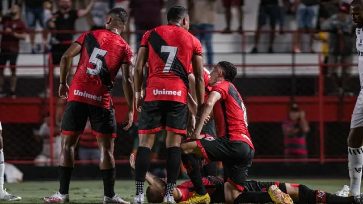 Atlético-GO vence o Ceará e embola de vez a luta contra o rebaixamento | G5News - Portal de ...